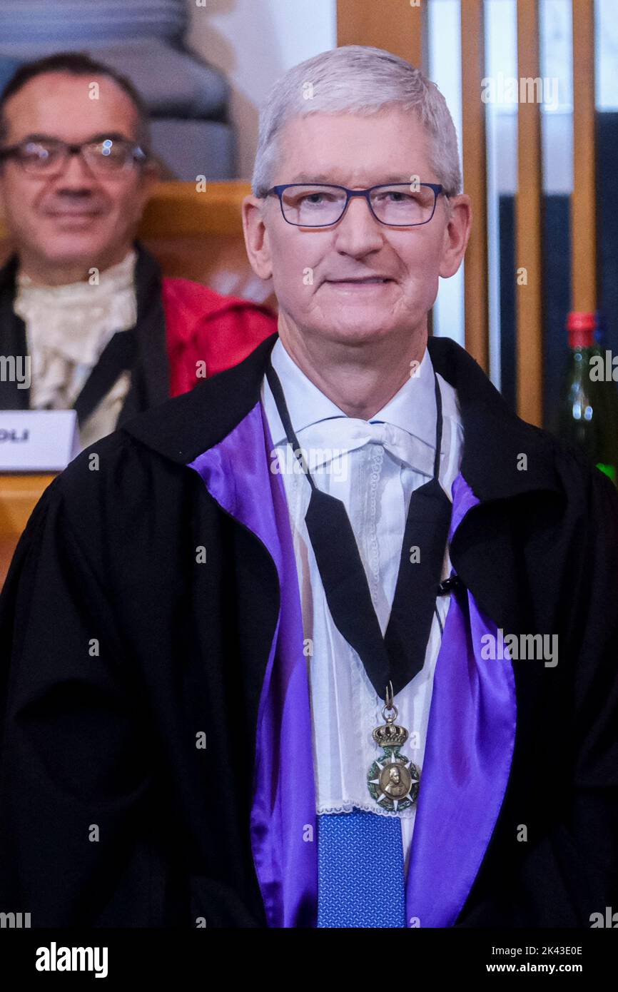 Tim Cook in Naples to receive honorary degree in Innovation and ...