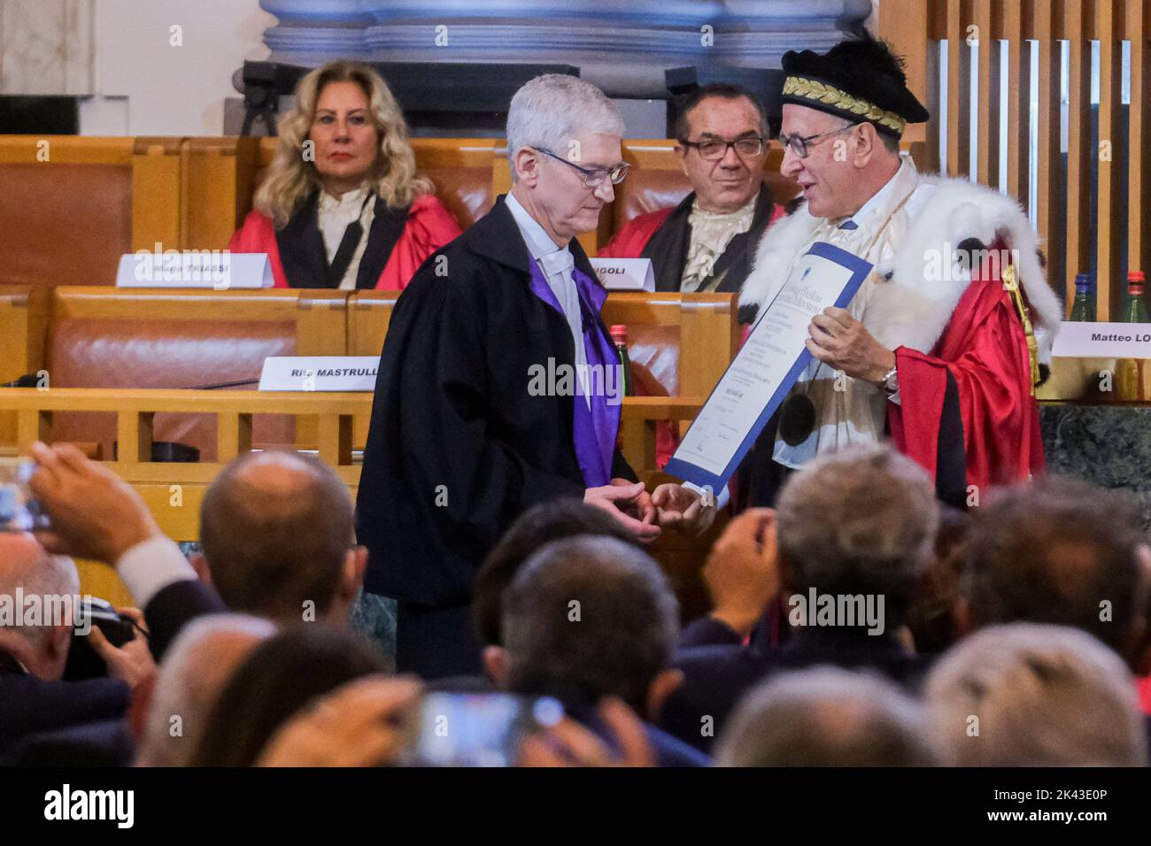 Tim Cook in Naples to receive honorary degree in Innovation and ...