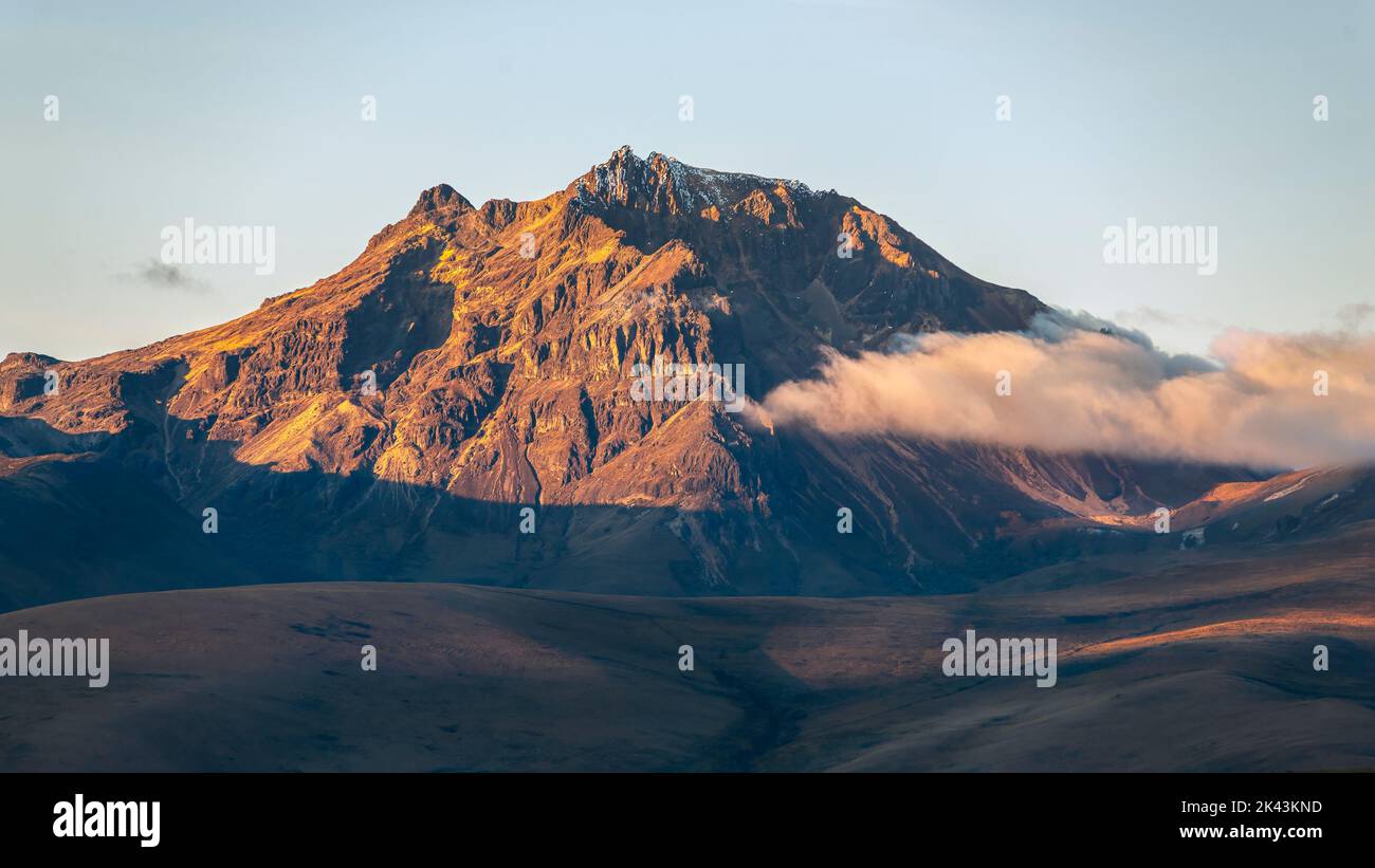 Extinct volcanoes hi-res stock photography and images - Alamy
