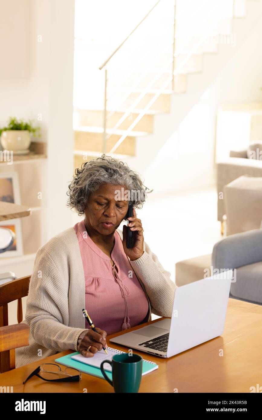 Woman mobile phone taking notes hi-res stock photography and images - Alamy