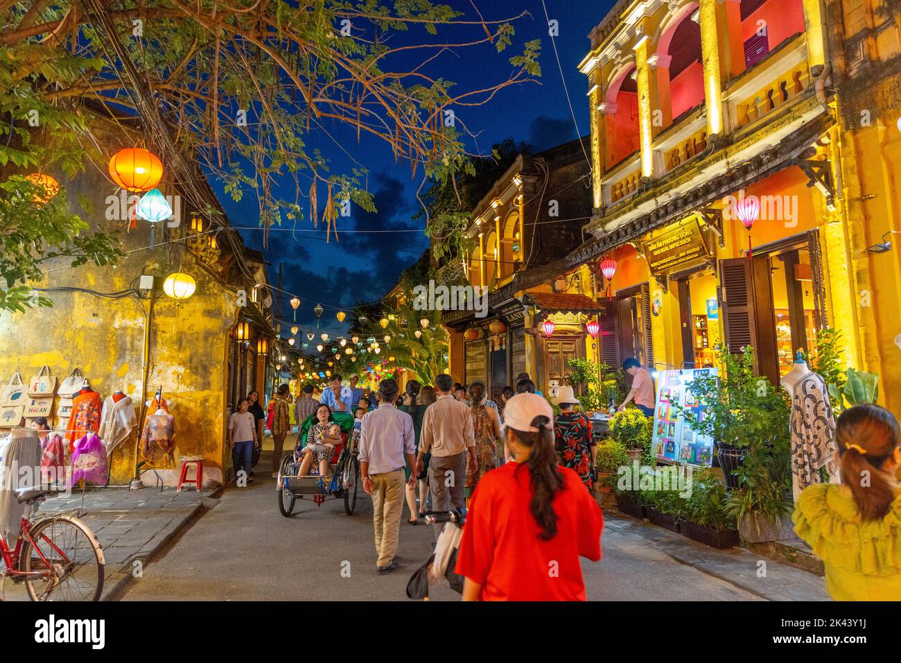 Nguyen Thai Hoc street at night, Full Moon Festival, Hoi An, Quang Nam ...