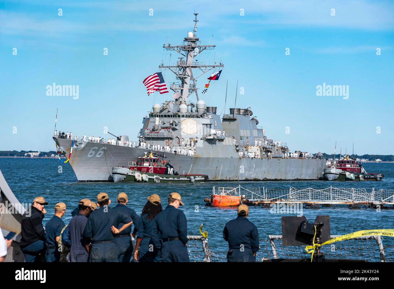 NORFOLK (Sept. 28, 2022) The Arleigh Burke-class destroyer USS Gonzalez ...