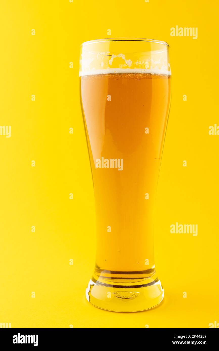 Beer vertical hi-res stock photography and images - Alamy