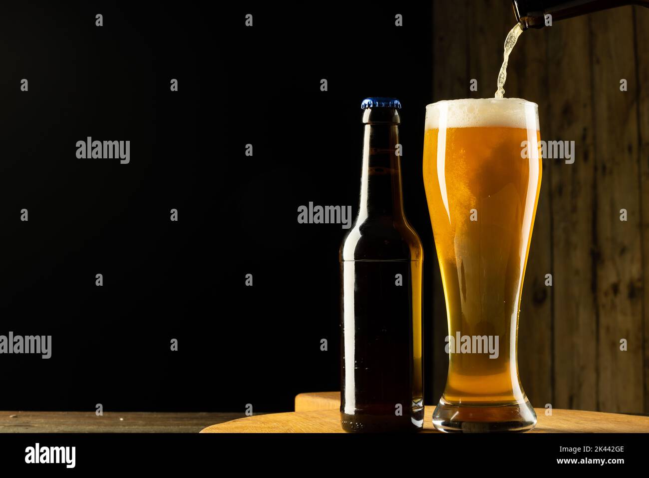 Full pint of beer hi-res stock photography and images - Alamy