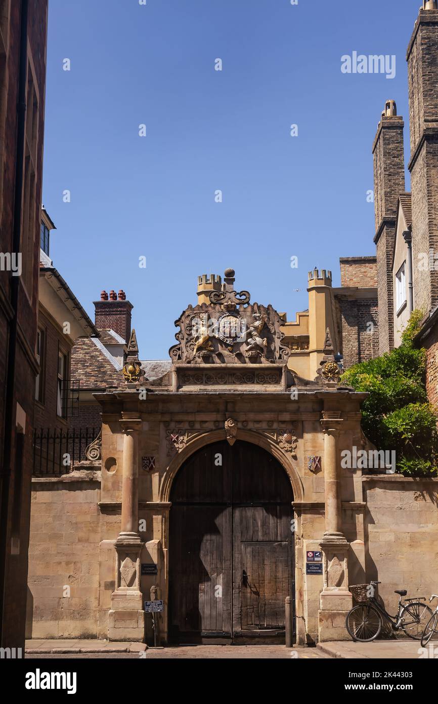 Entrance trinity college cambridge hi-res stock photography and images ...