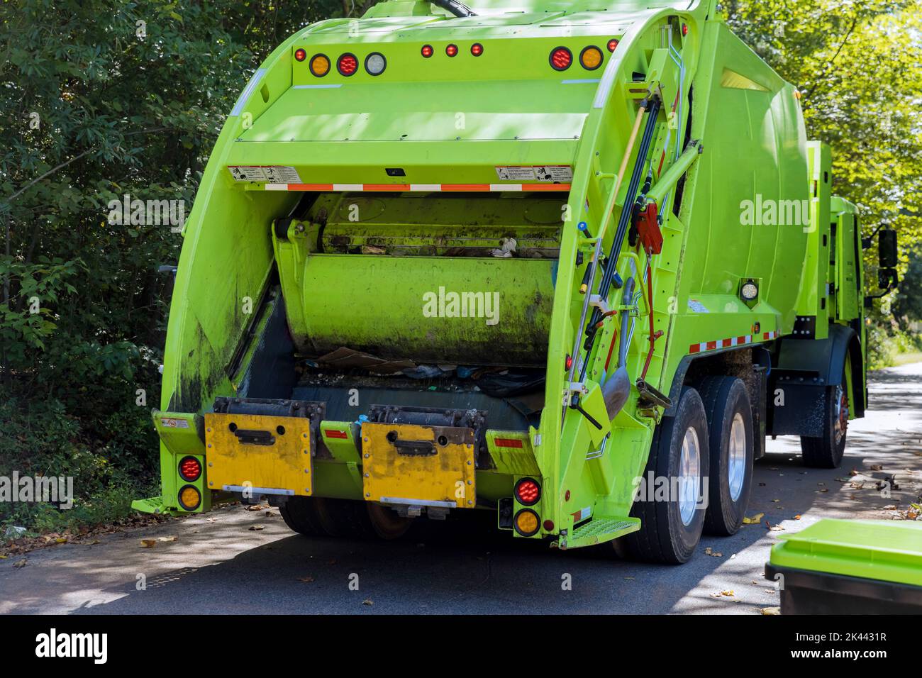 Mixed domestic waste collection truck for use in residential areas to ...