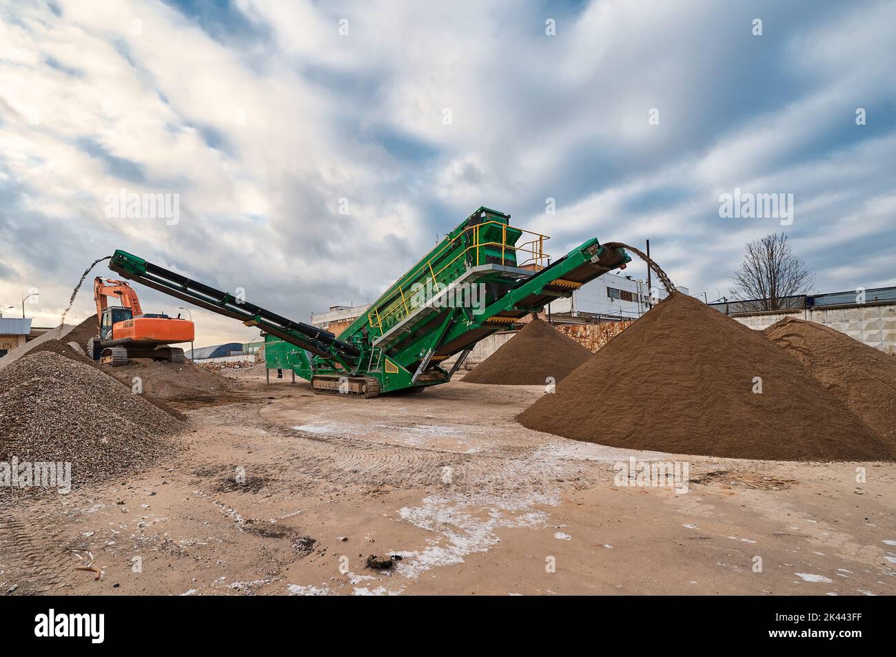 Rock crushing facility hi-res stock photography and images - Alamy