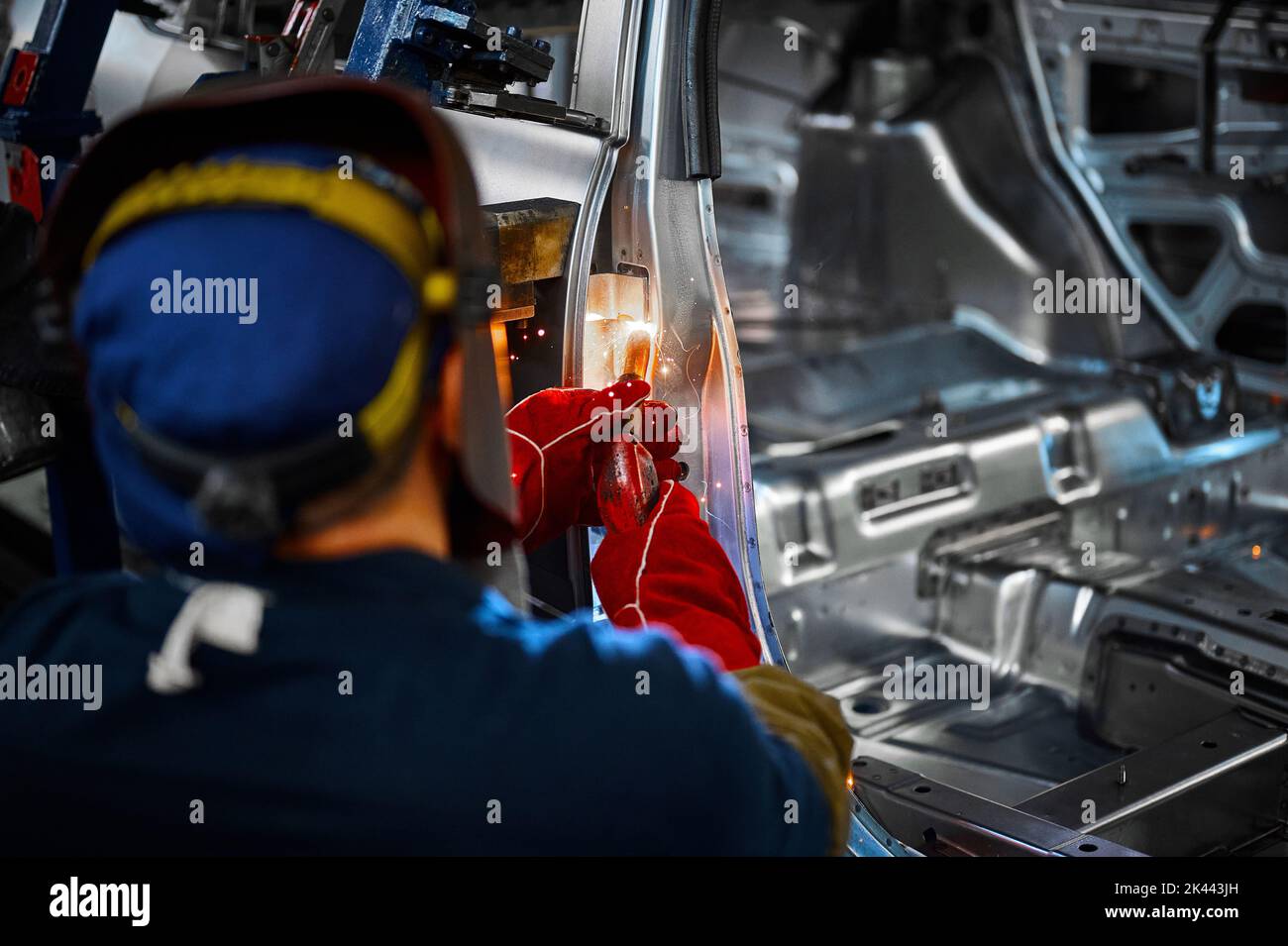 Assemble car parts hi-res stock photography and images - Alamy
