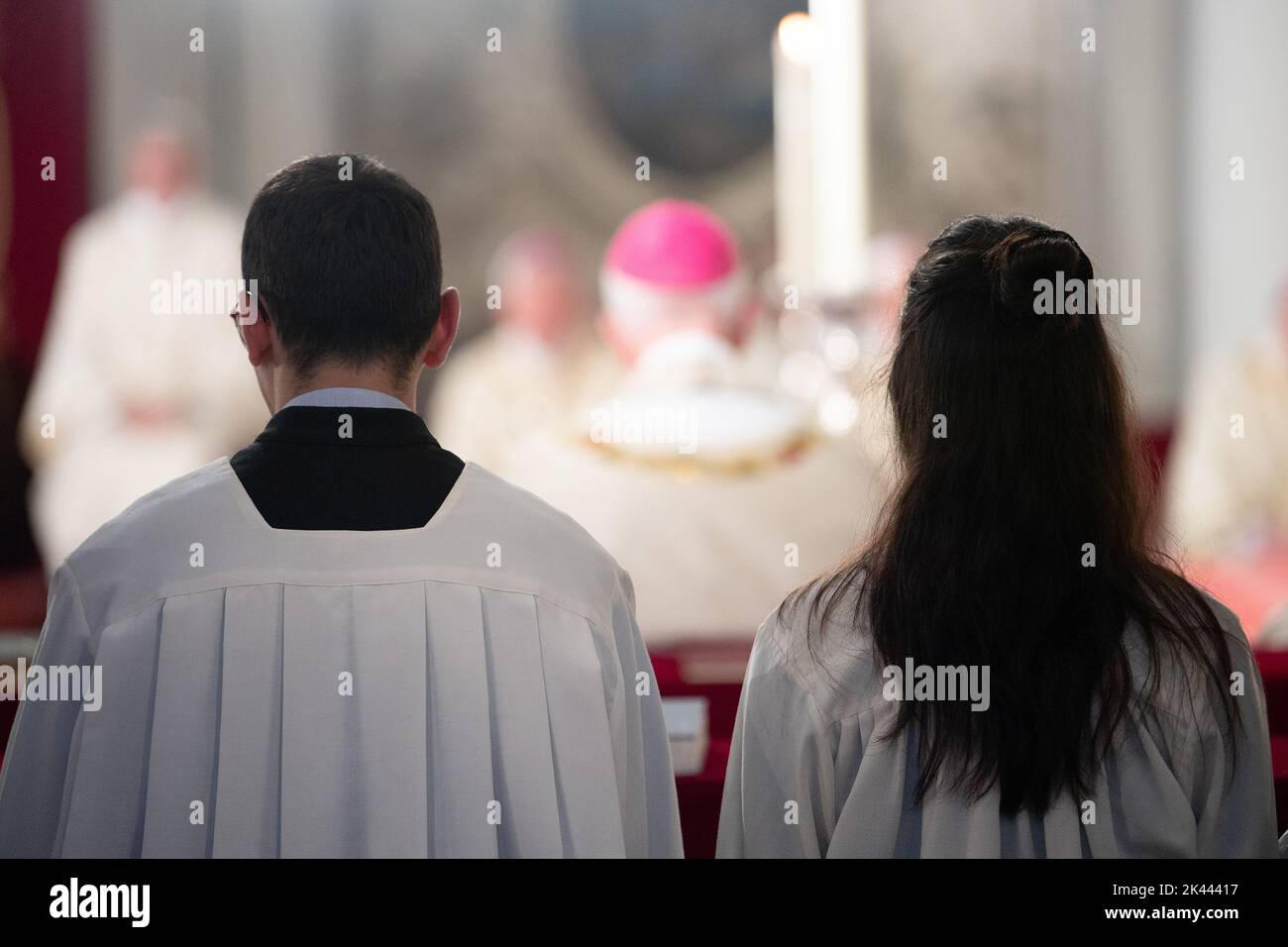 Altar servers in church hi-res stock photography and images - Alamy