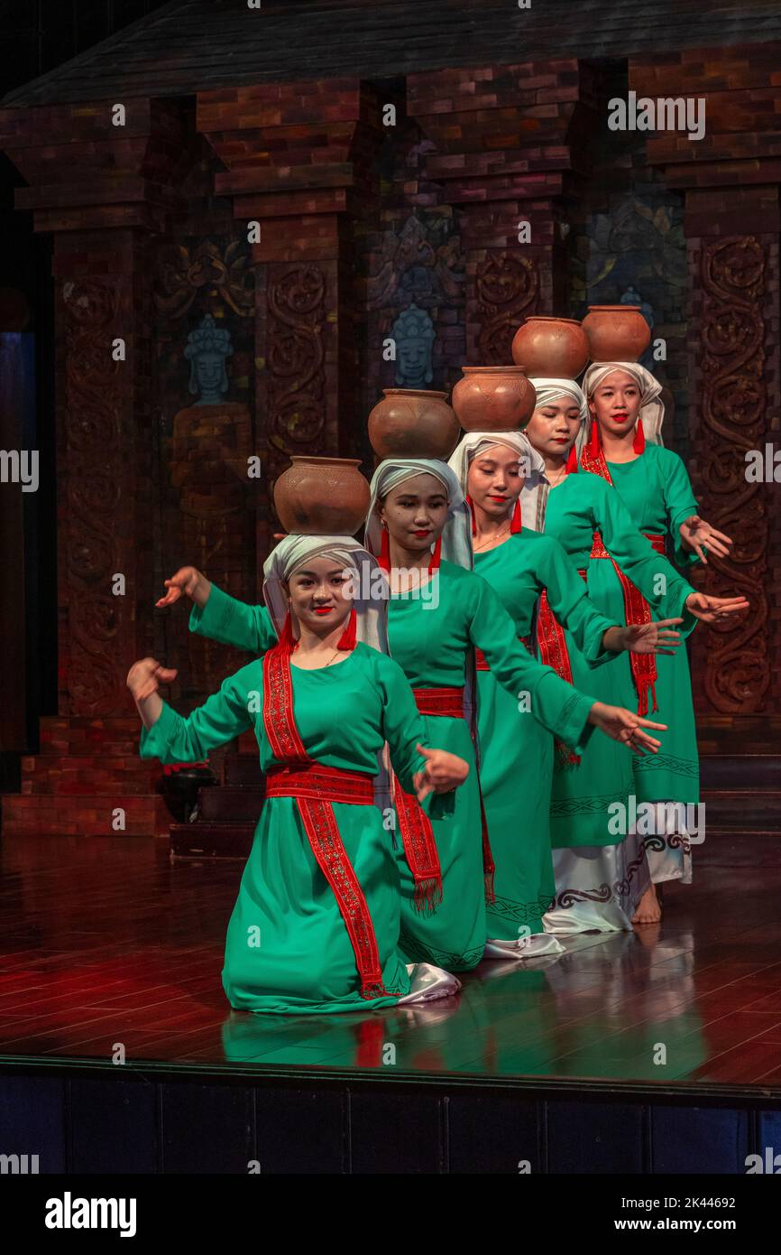Champa dancers hi-res stock photography and images - Alamy