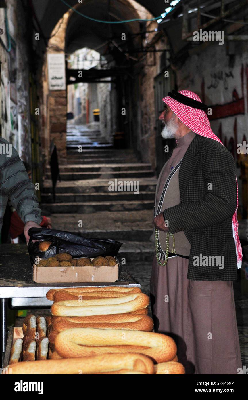 Kaek and bread hi-res stock photography and images - Alamy