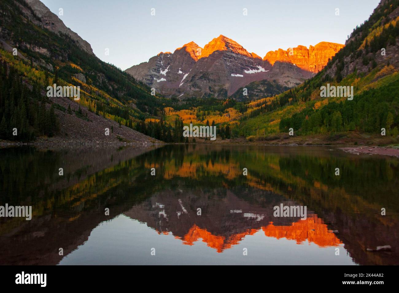fall colors of aspen trees in maroon bells Stock Photo - Alamy
