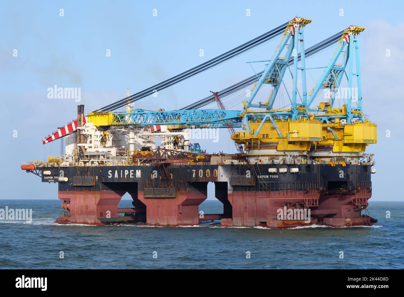 Ship construction crane hi-res stock photography and images - Alamy