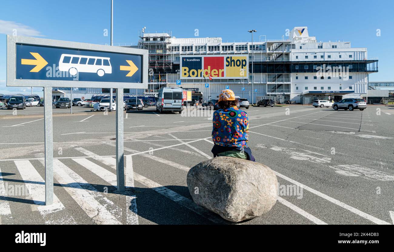 Puttgarden, Germany. 21st Sep, 2022. The lettering "Bordershop" can be ...