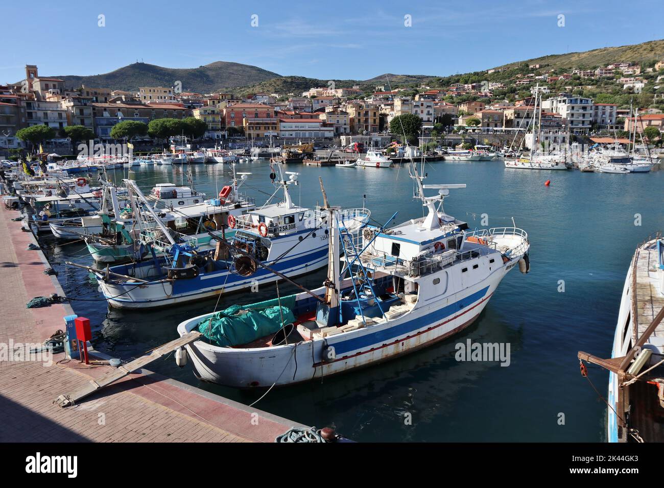 Marina di Camerota - Scorcio del porto dal molo sopraflutto Stock Photo ...