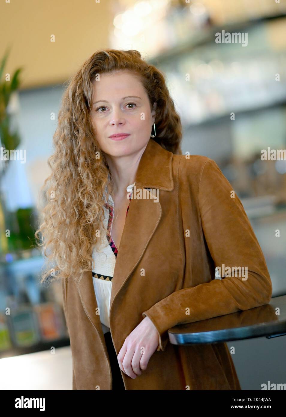 Berlin, Germany. 28th Sep, 2022. Actress Anja Antonowicz at an exclusive dpa photo shoot. German ...