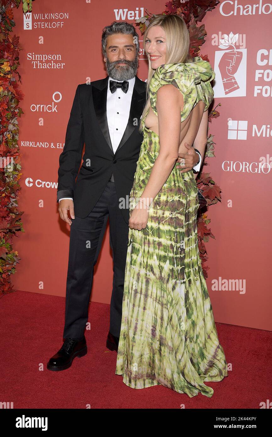 New York, NY, September 29, 2022. (L-R) Oscar Isaac and Elvira Lind ...
