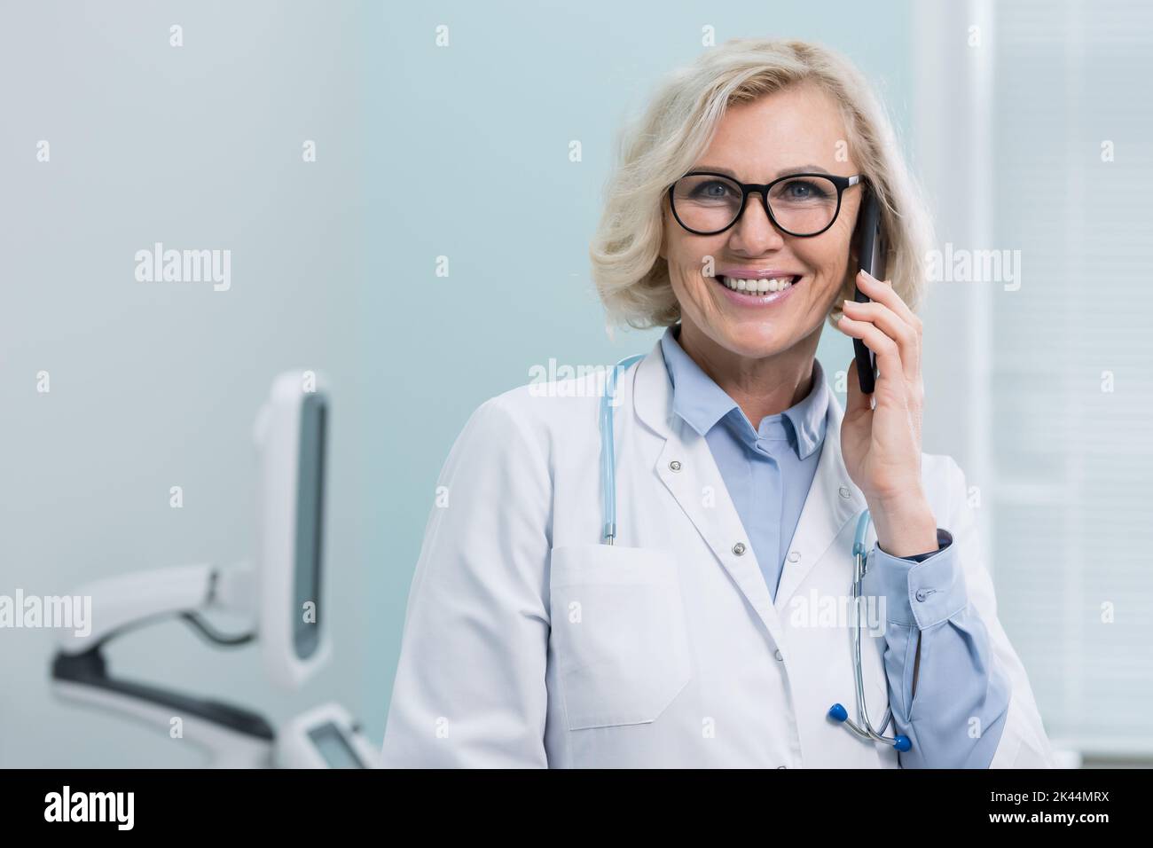 Young woman general practitioner provides telephone consultation at ...