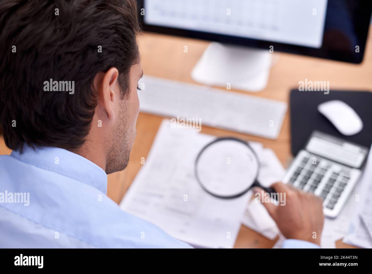 Magnifying glass figures hi-res stock photography and images - Alamy