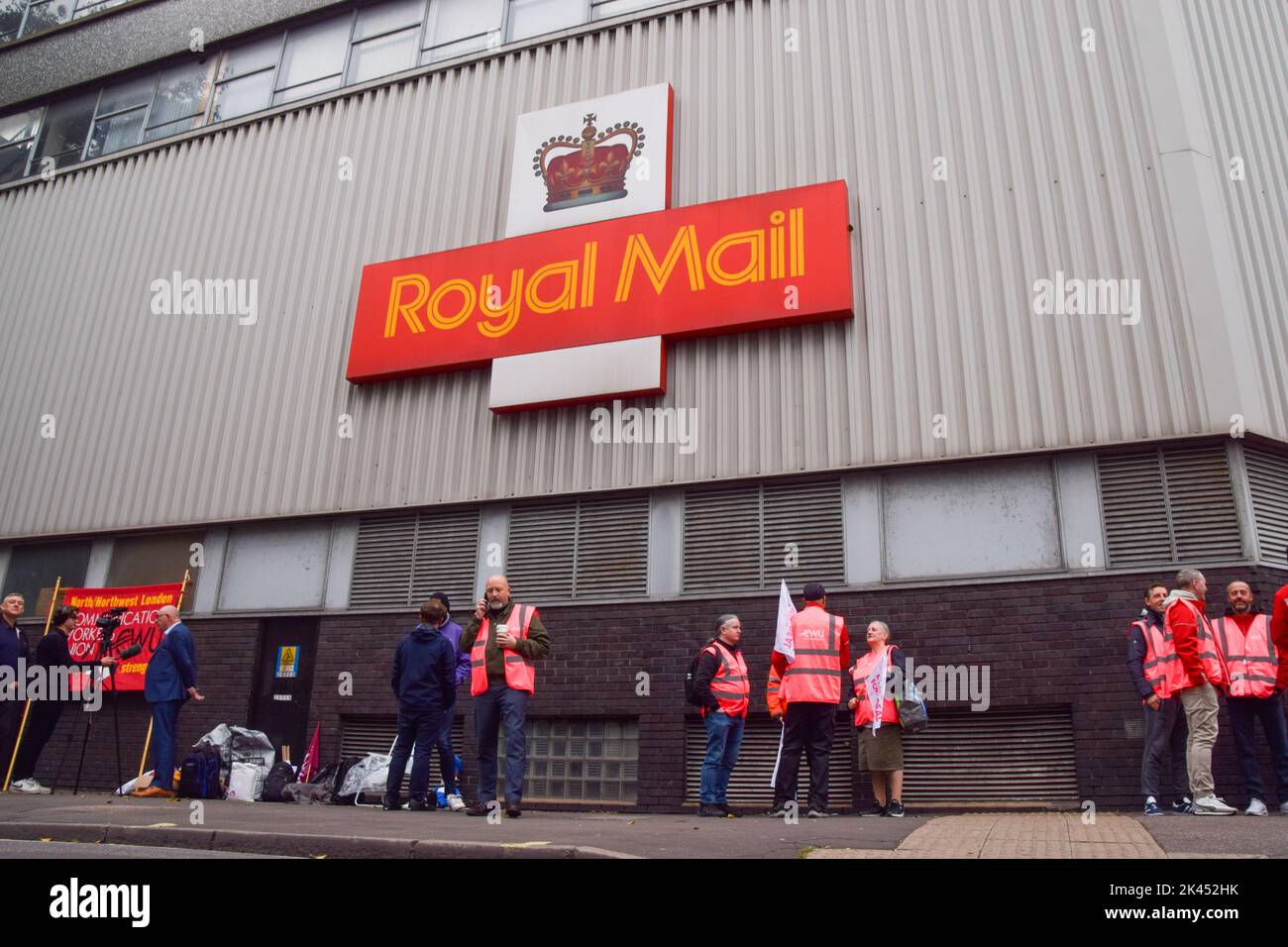 London, UK. 30th Sep, 2022. Communication Workers Union (CWU) staged a ...