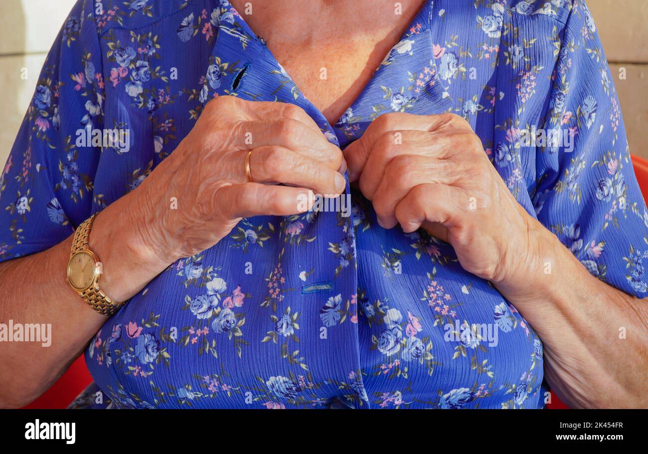 unrecognizable old age woman with motor disability. apraxia Stock Photo ...