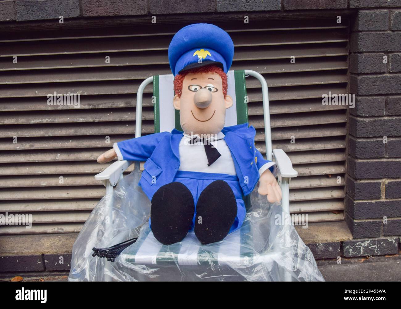 London, England, UK. 30th Sep, 2022. Postman Pat toy sits at the strike ...