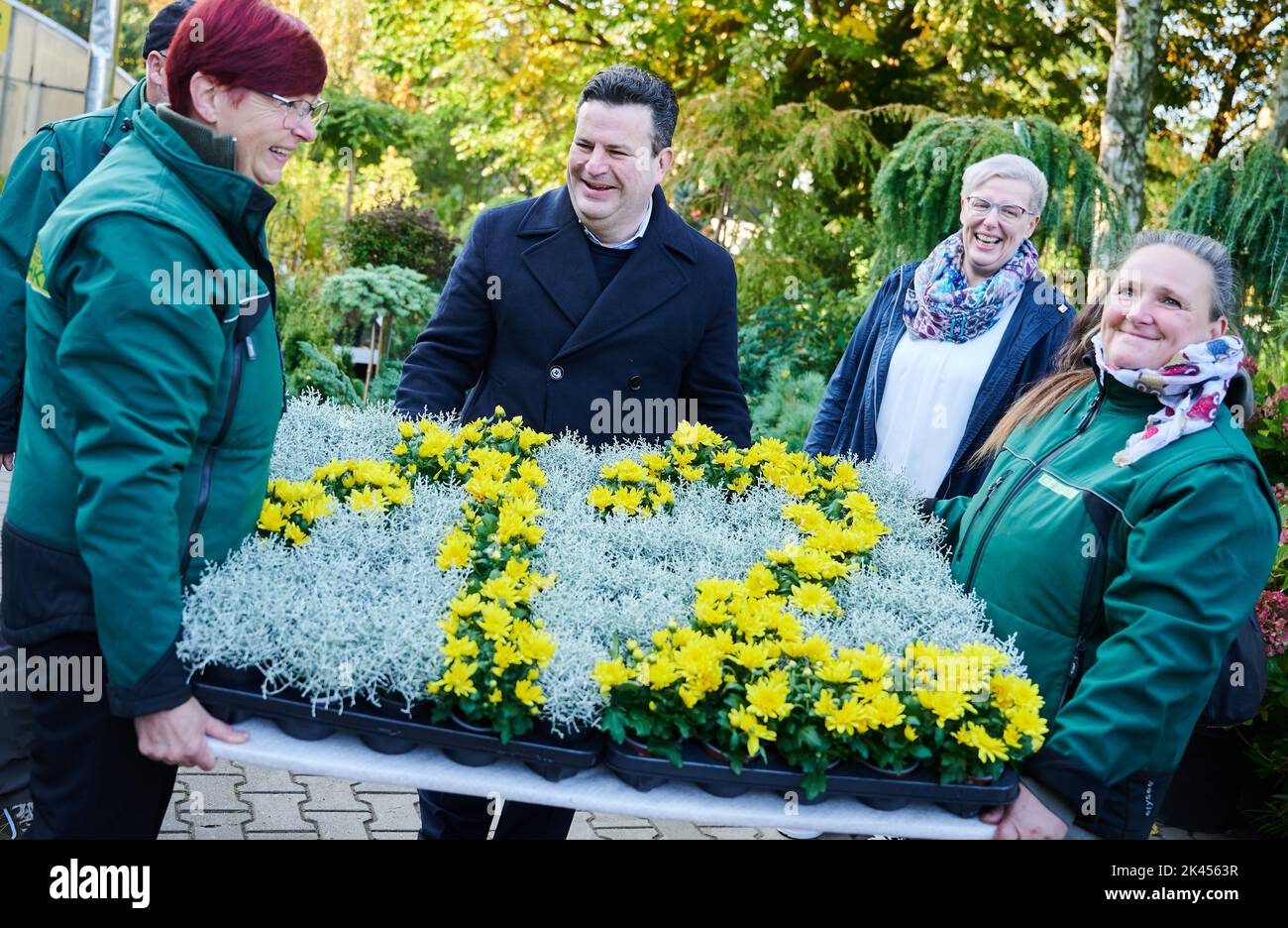 Berlin, Germany. 30th Sep, 2022. Hubertus Heil (SPD, M), Federal ...