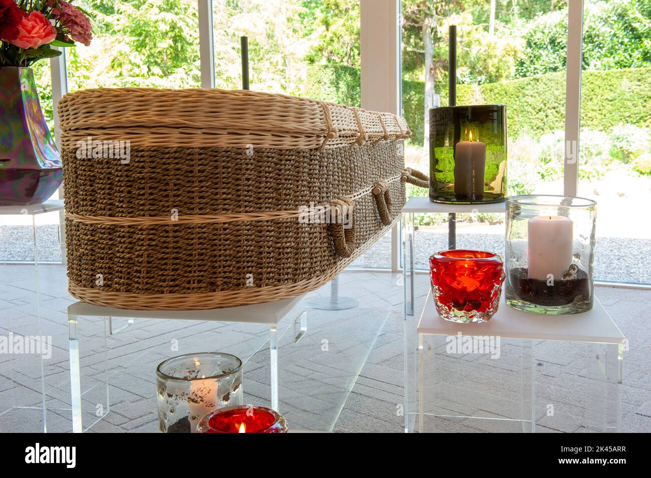 Burial coffin hi-res stock photography and images - Alamy