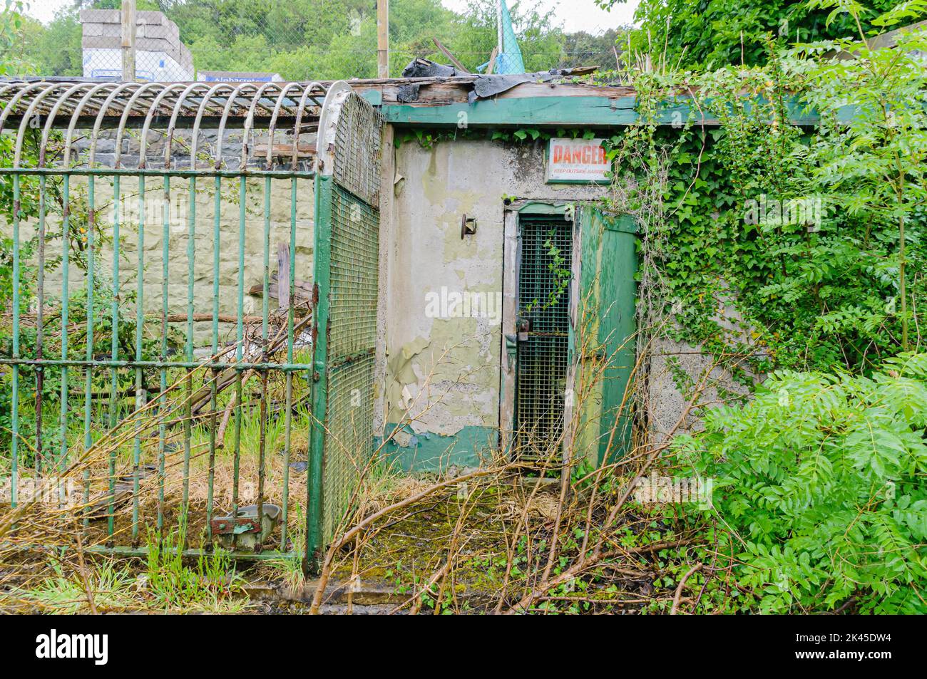Door into an animal pen and cage in an abandoned zoo Stock Photo - Alamy