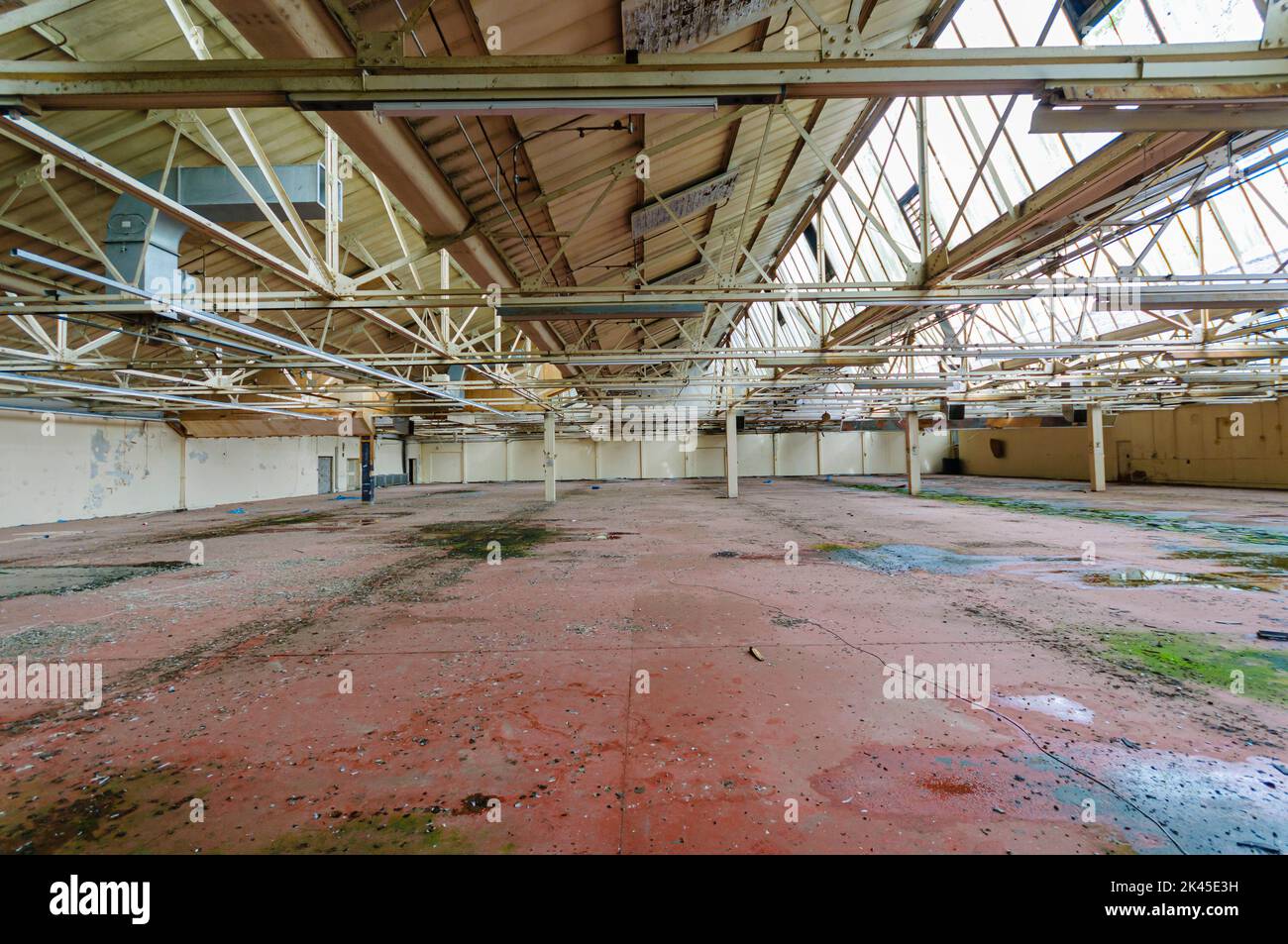 Inside old derelict warehouse hi-res stock photography and images - Alamy