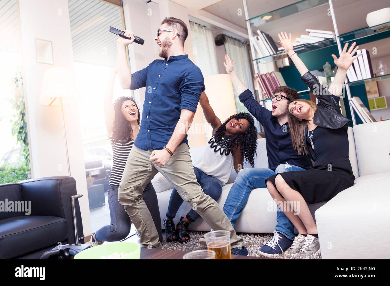 Five singing together hi-res stock photography and images - Alamy