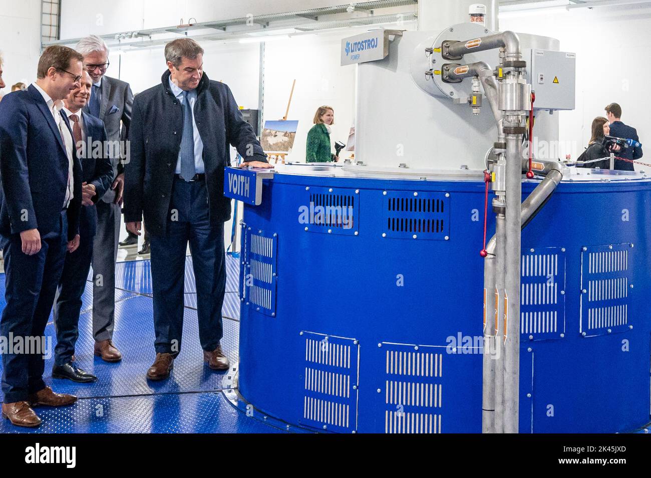 30 September 2022, Bavaria, Töging Am Inn: Markus Söder (r-l, CSU ...