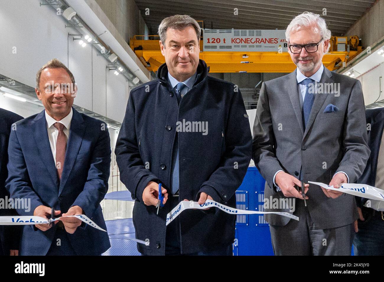 30 September 2022, Bavaria, Töging Am Inn: Thorsten Glauber (l-r, Free ...