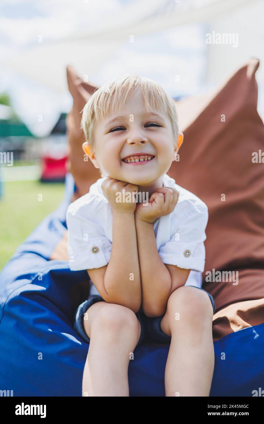 Playing bean bag boy hi-res stock photography and images - Alamy