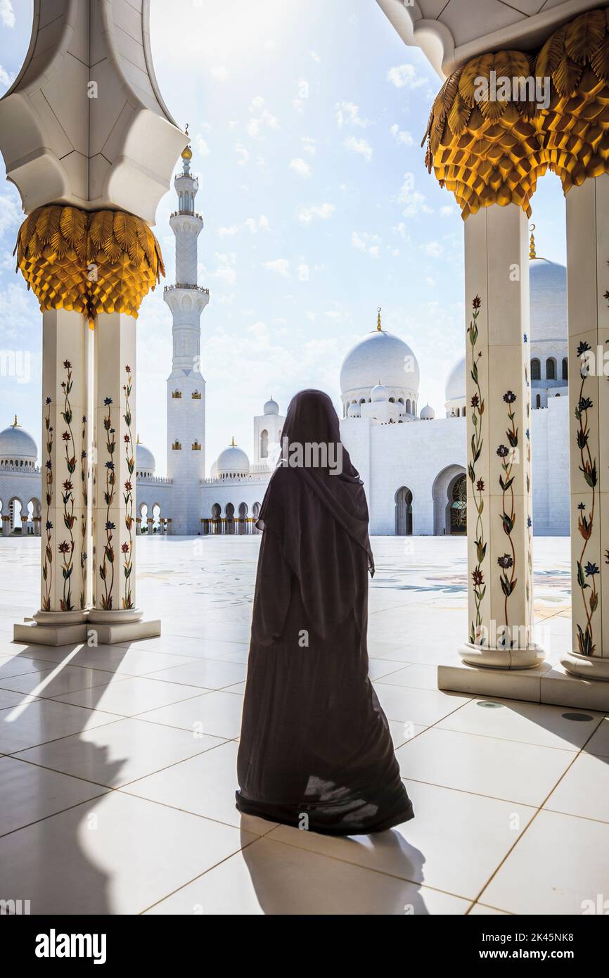 The Sheikh Zayed Mosque, the courtyard and exterior of the prayer hall ...