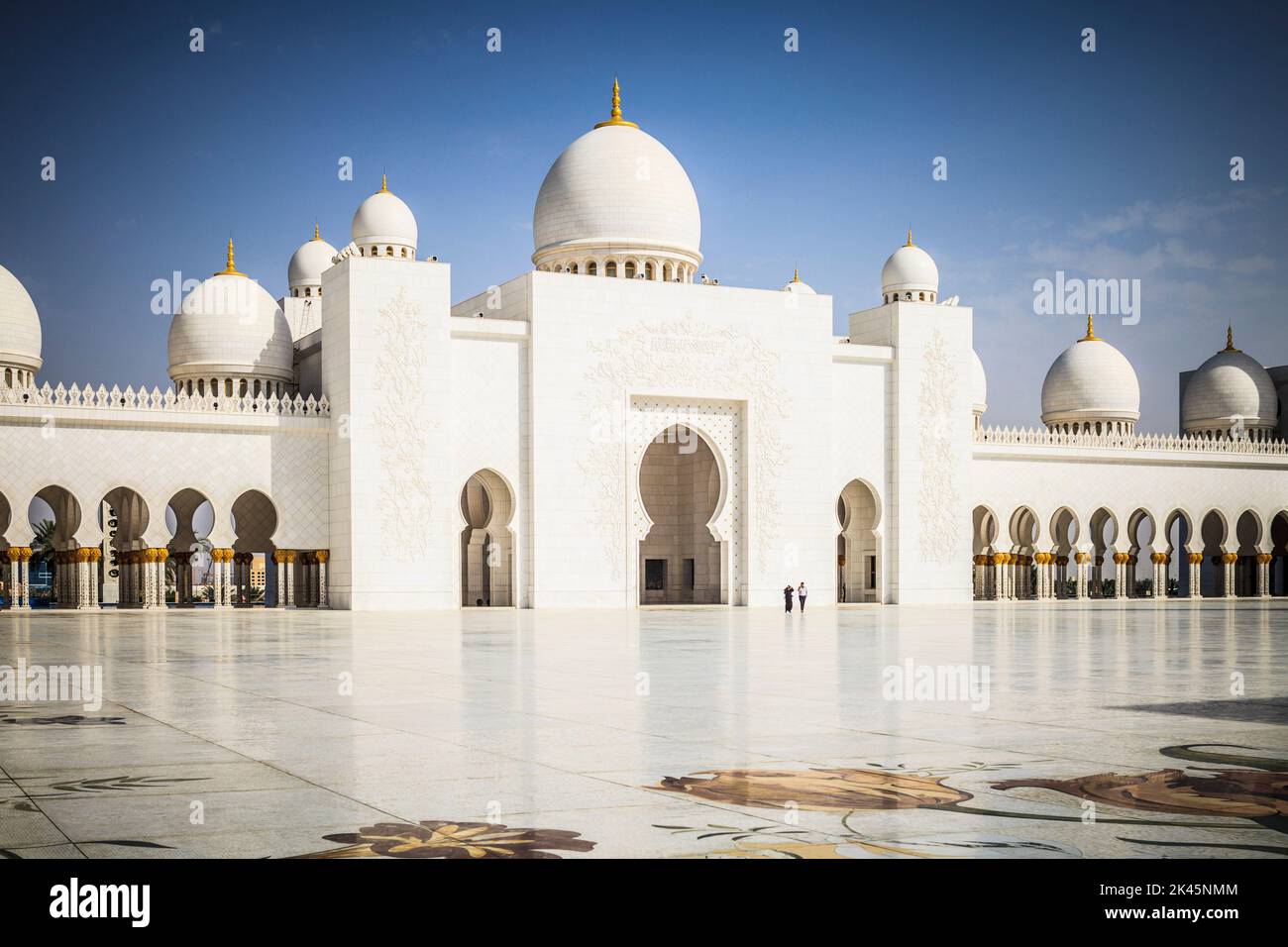 The Sheikh Zayed Mosque, the courtyard and exterior of the prayer hall ...