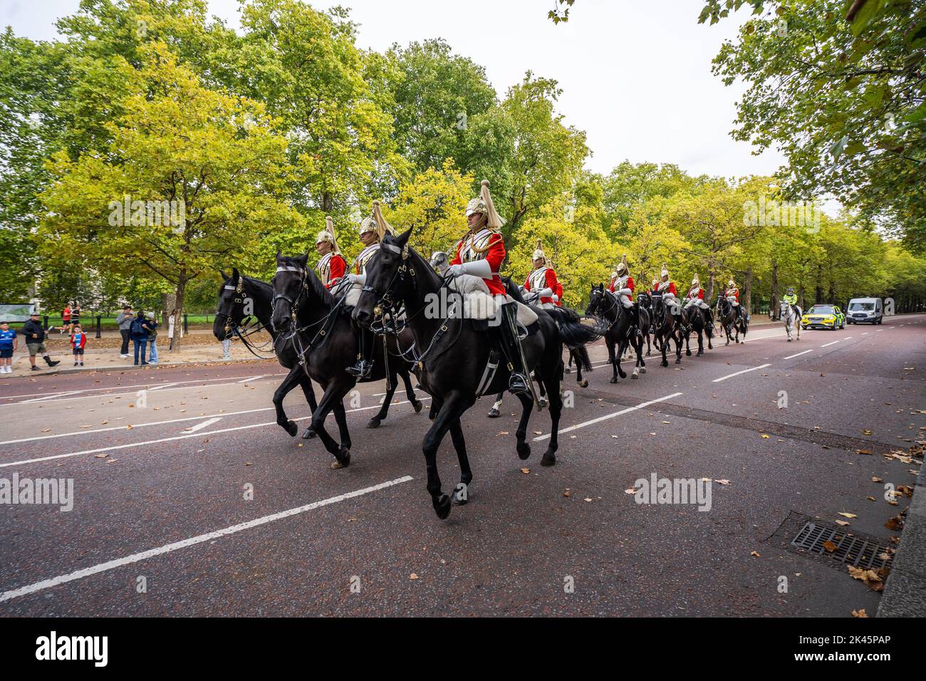 Household cavalry mounted regiment barracks hi-res stock photography ...