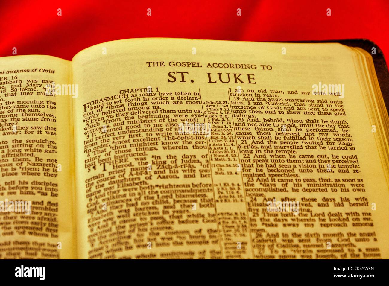 Antique book page hi-res stock photography and images - Alamy