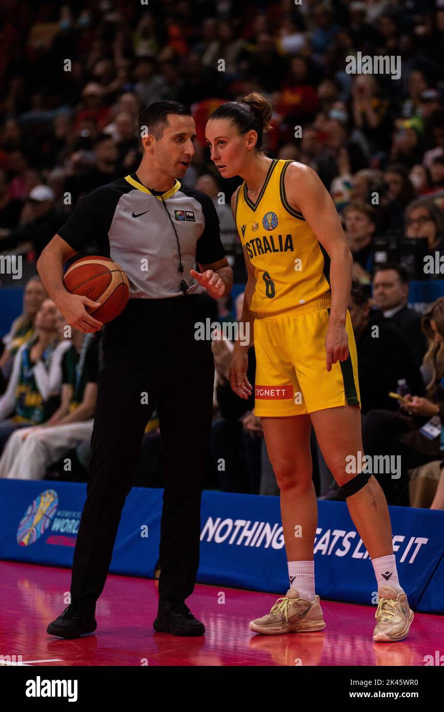Sydney, Australia. 30th Sep, 2022. Steph Talbot (6 Australia) speaks to ...