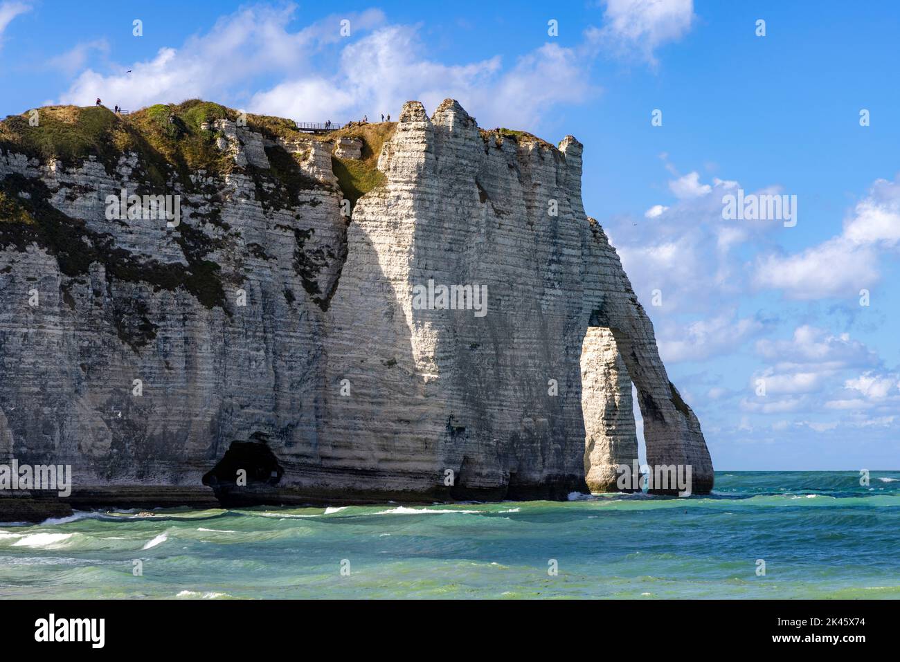 The Alabaster cliffs of Etretat with the natural arch Porte d'Amont ...