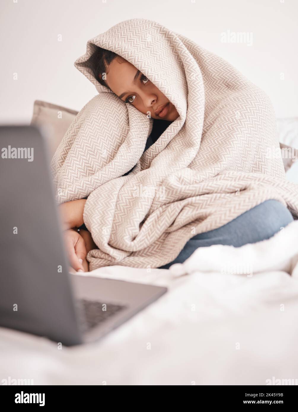 Computer bed annoyed hi-res stock photography and images - Alamy