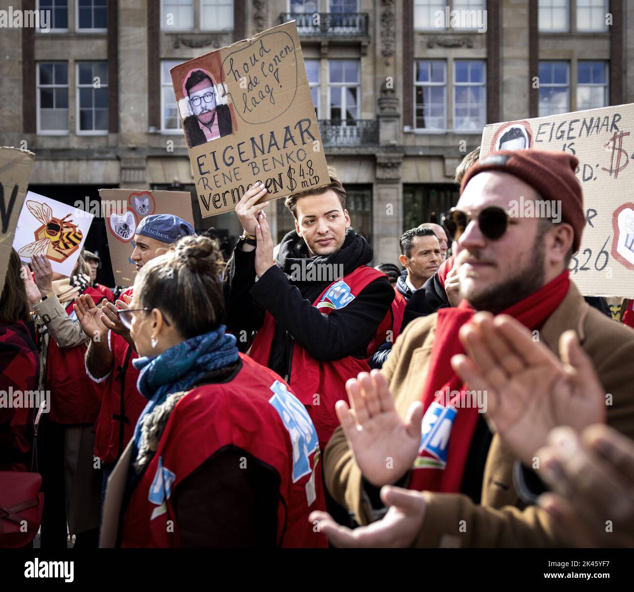 2022-09-30 13:23:38 AMSTERDAM - Employees of the Bijenkorf went on ...