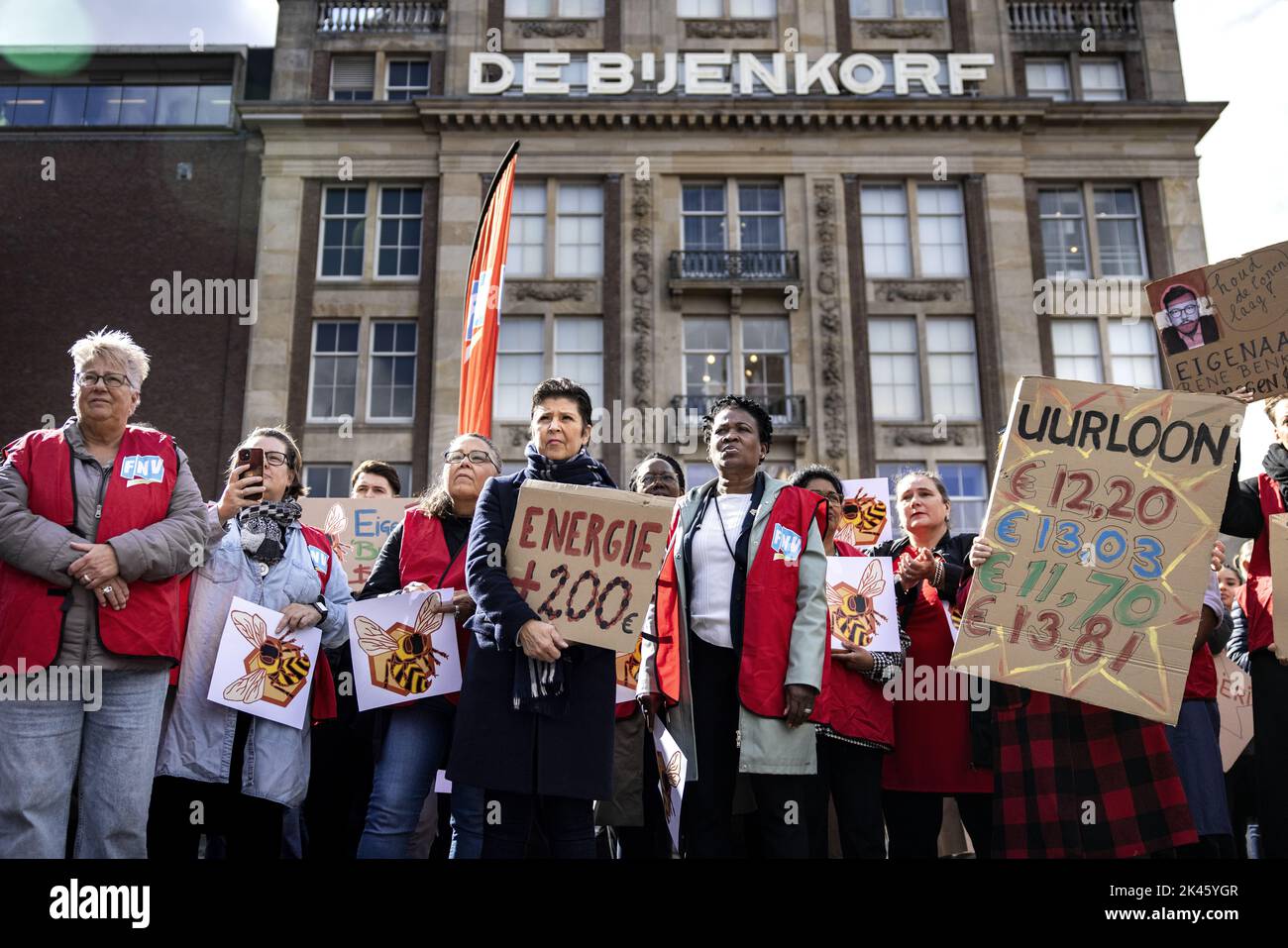 2022-09-30 13:20:48 AMSTERDAM - Employees of the Bijenkorf went on ...