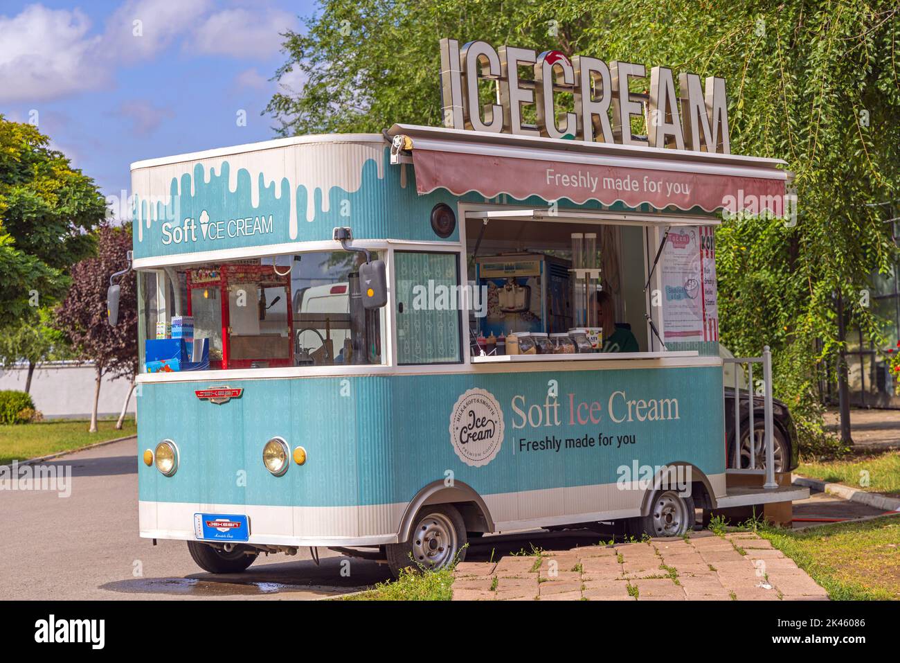 Mini milk ice cream hi-res stock photography and images - Alamy