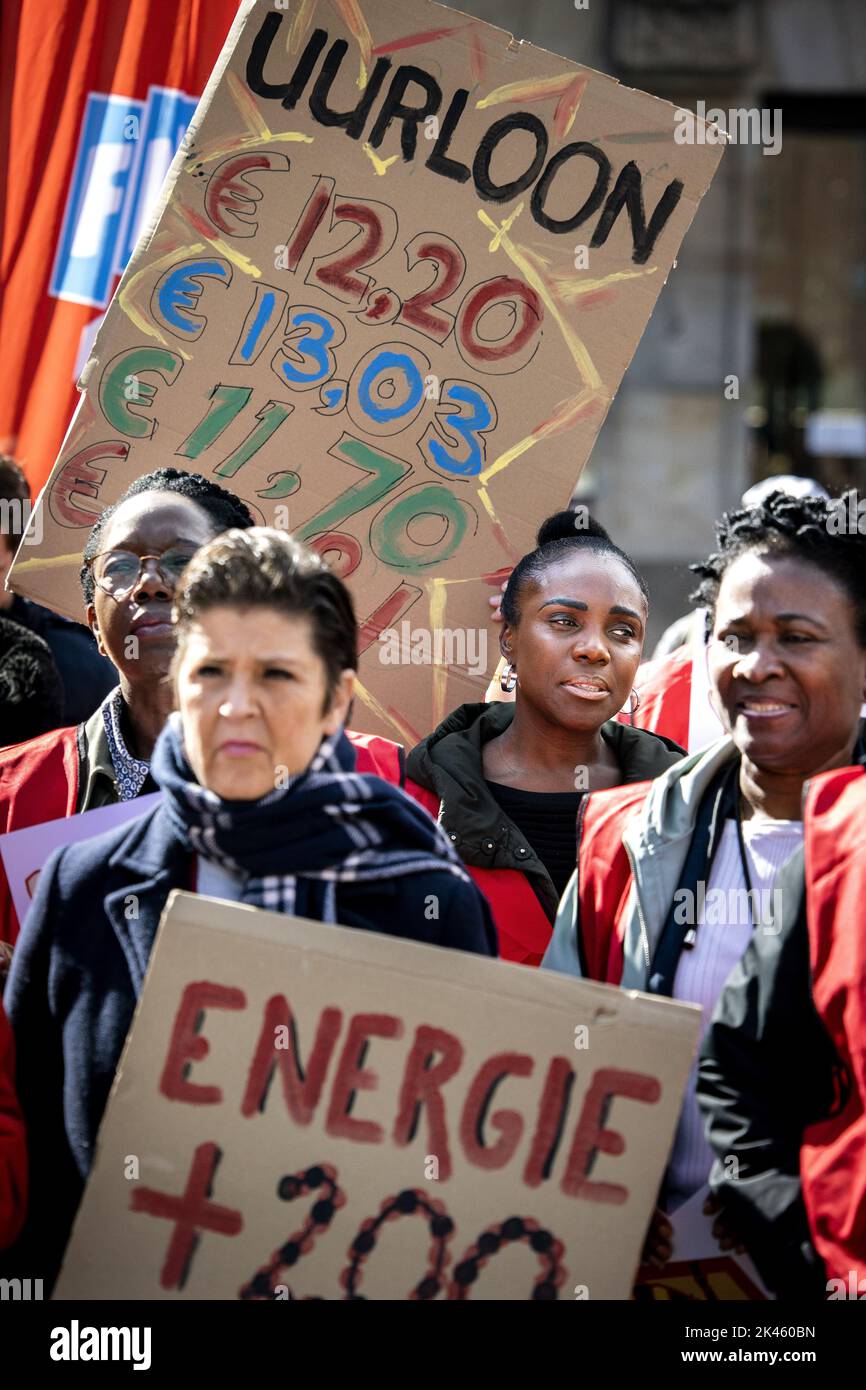 2022-09-30 13:13:46 AMSTERDAM - Employees of the Bijenkorf went on ...