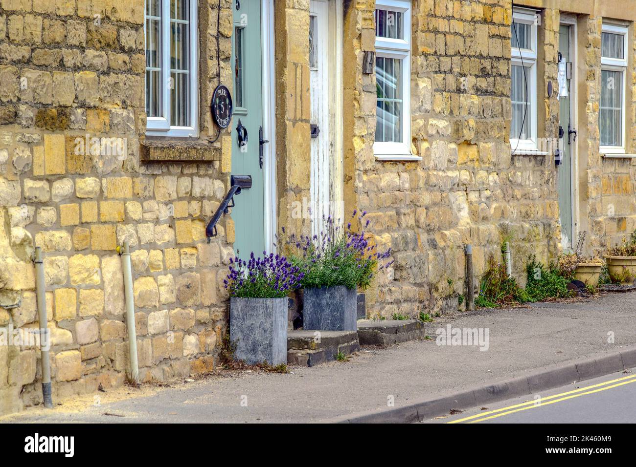 English historic windows hi-res stock photography and images - Alamy
