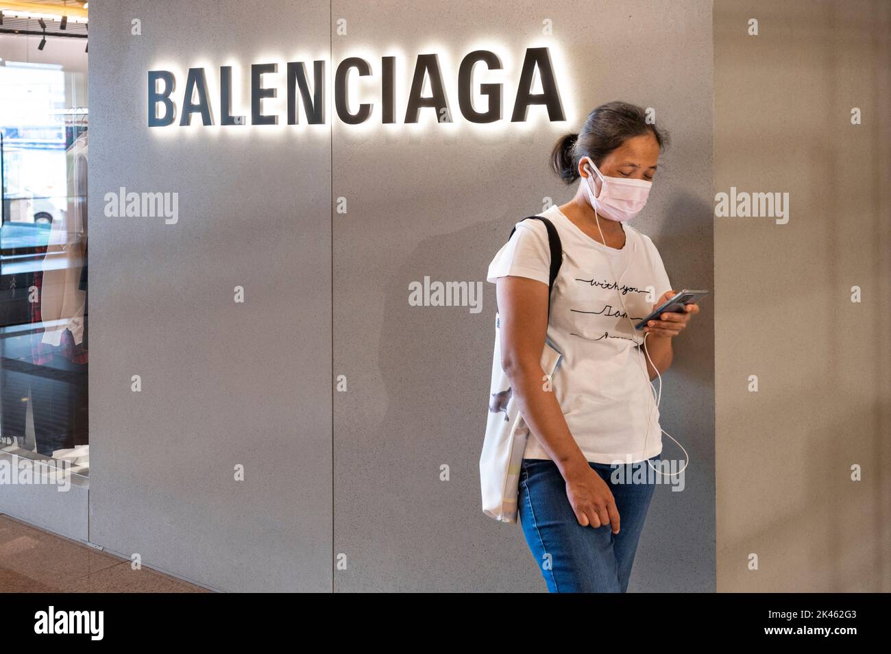 Hong Kong, China. 04th Sep, 2022. A shopper stands outside the Spanish ...