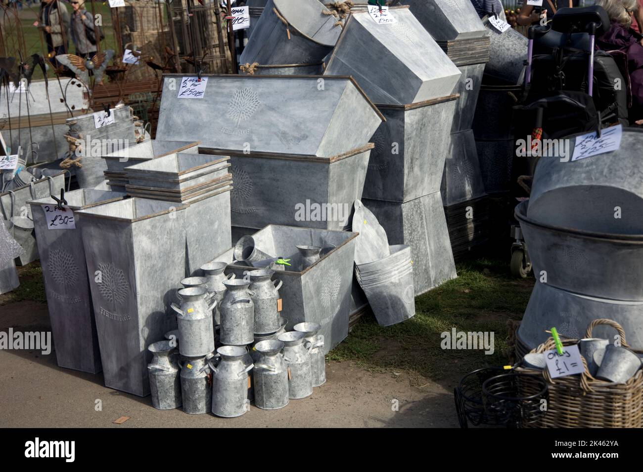 Stall galvanised products hi-res stock photography and images - Alamy
