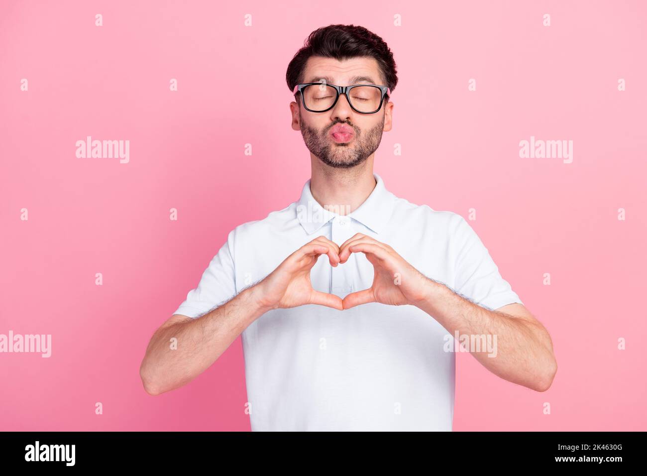 Portrait photo of young attractive handsome positive guy wear glasses ...