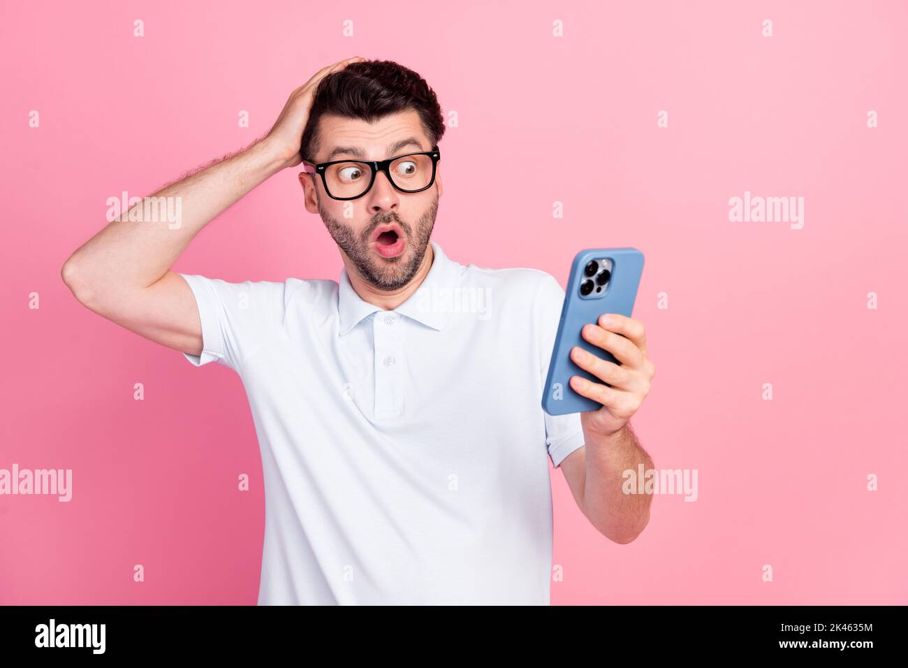 Photo of afraid worried man arm touch forehead confused puzzled ...